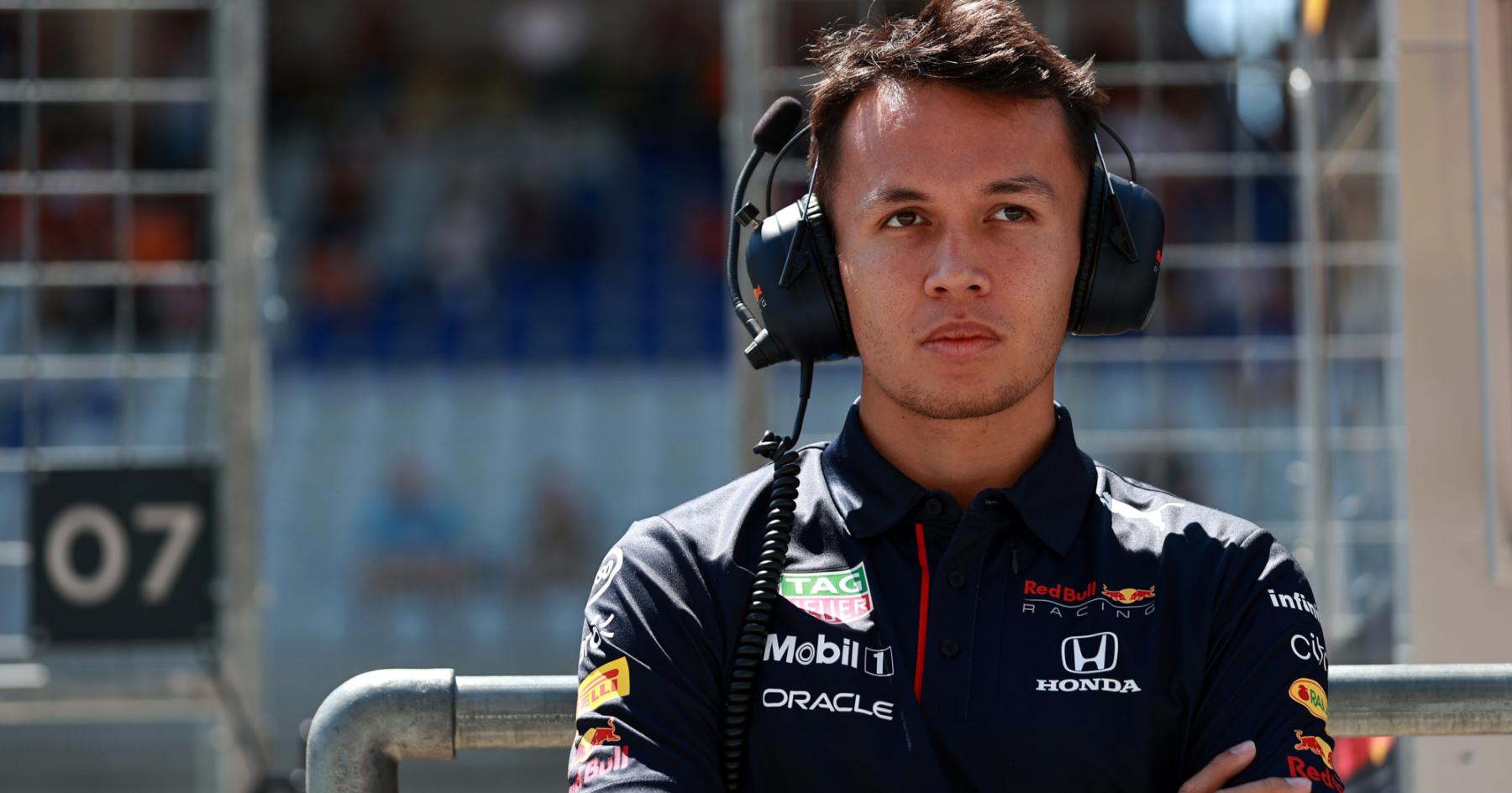 Albon onthult: 'Red Bull moest ontwikkeling nieuwe auto Verstappen staken' | RacingNews365