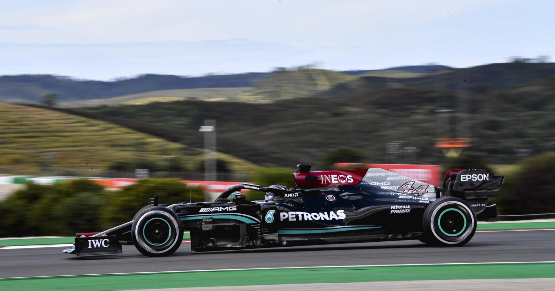 Hamilton leads the way over Verstappen in second practice | RacingNews365