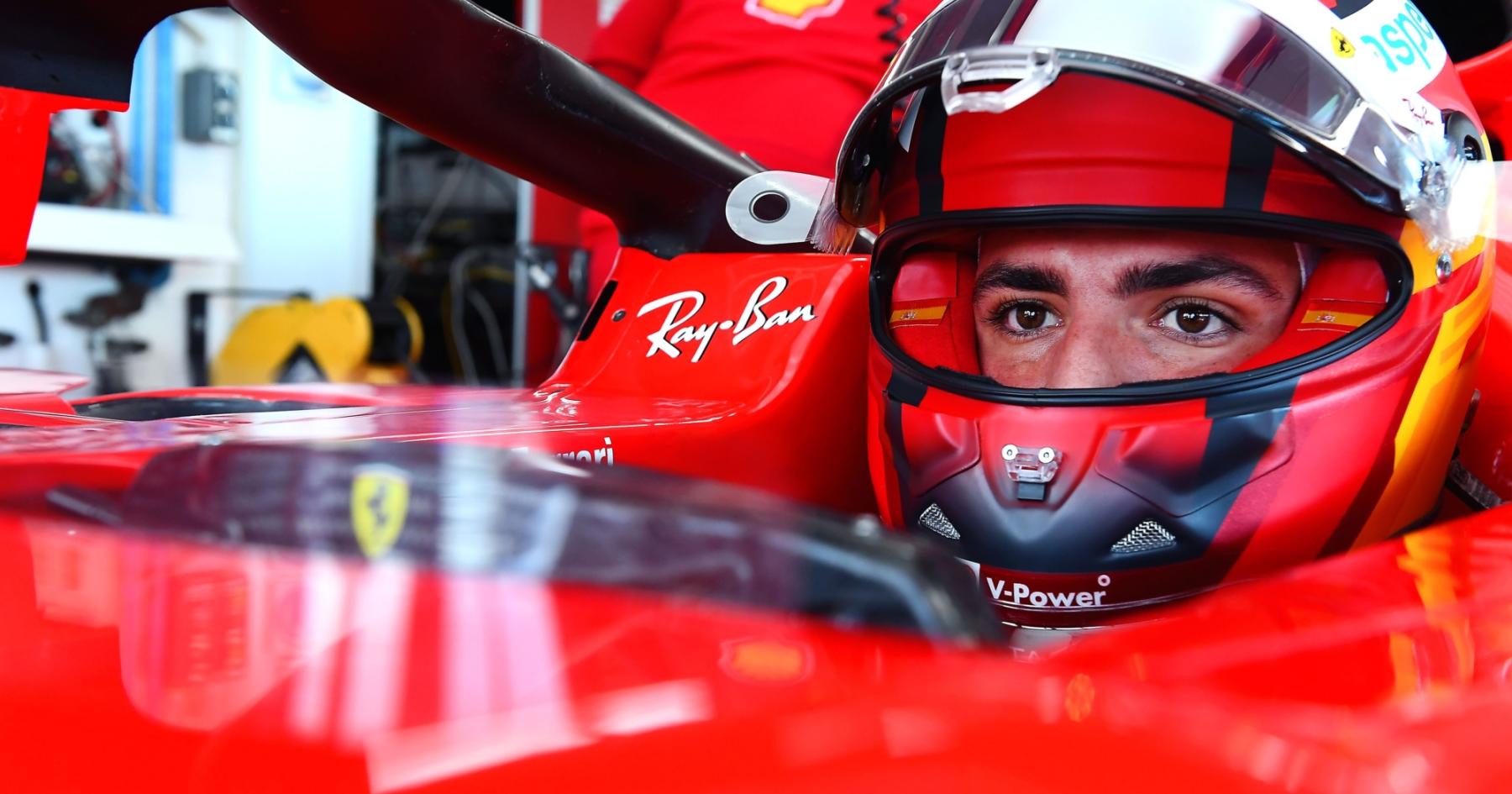 Video: Achter de schermen bij Sainz' eerste Ferrari-meters | RacingNews365