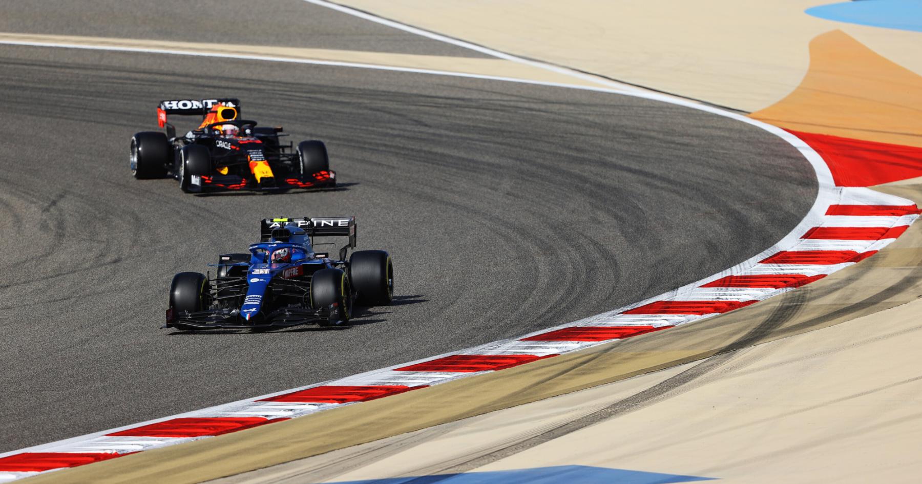 Verstappen en Hamilton torenhoog favoriet bij bookmakers voor GP van Bahrein | RacingNews365