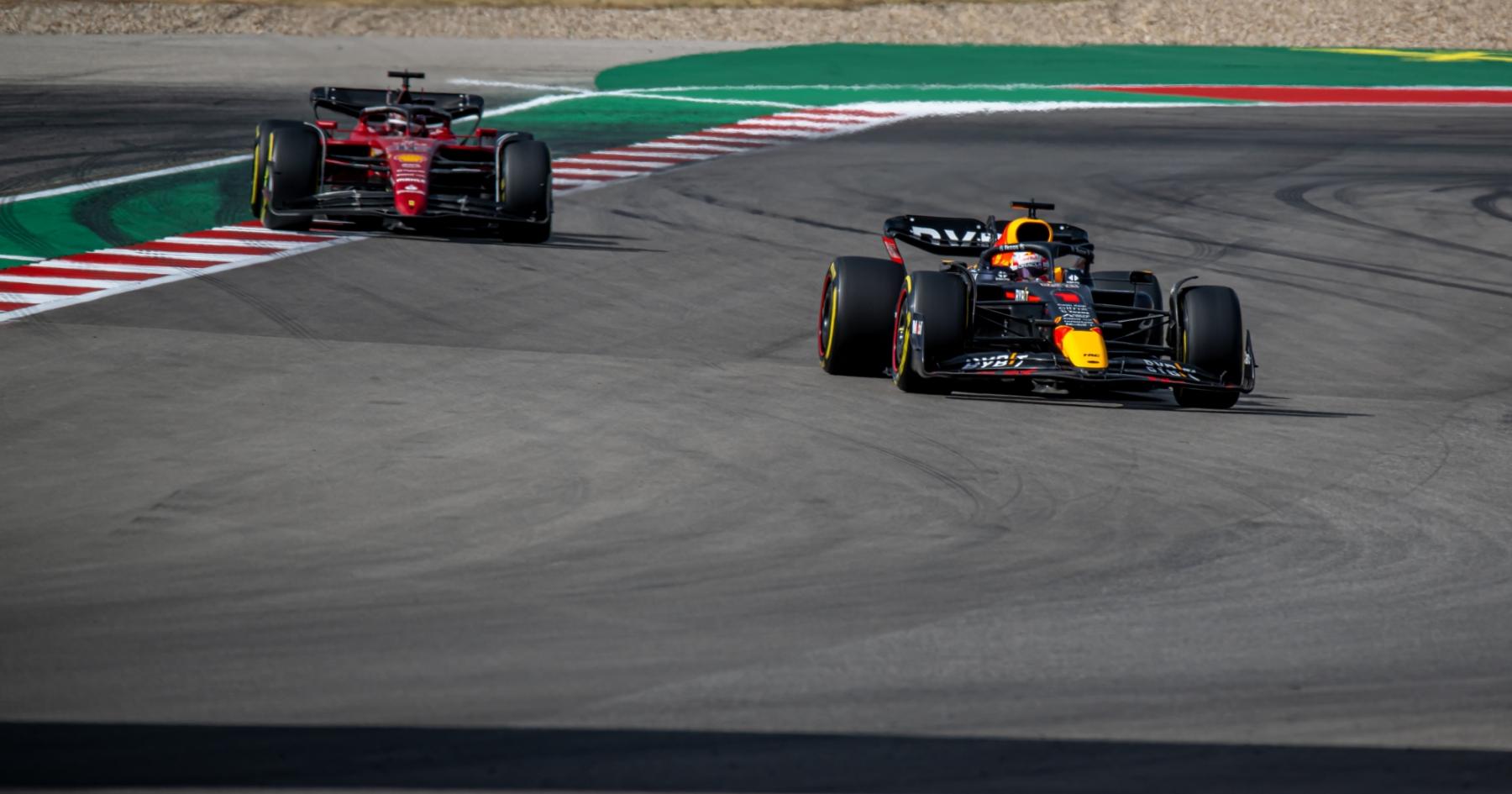 Verstappen onthult laatste speciale helm van het seizoen | RacingNews365