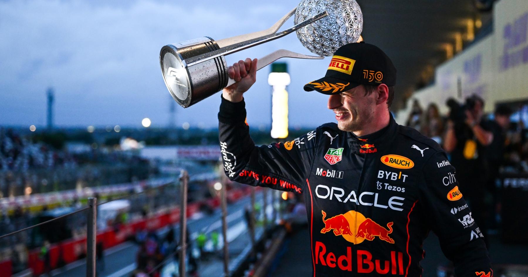 Tweevoudig kampioen Verstappen schaart zich in legendarisch rijtje met Formule 1-iconen ...