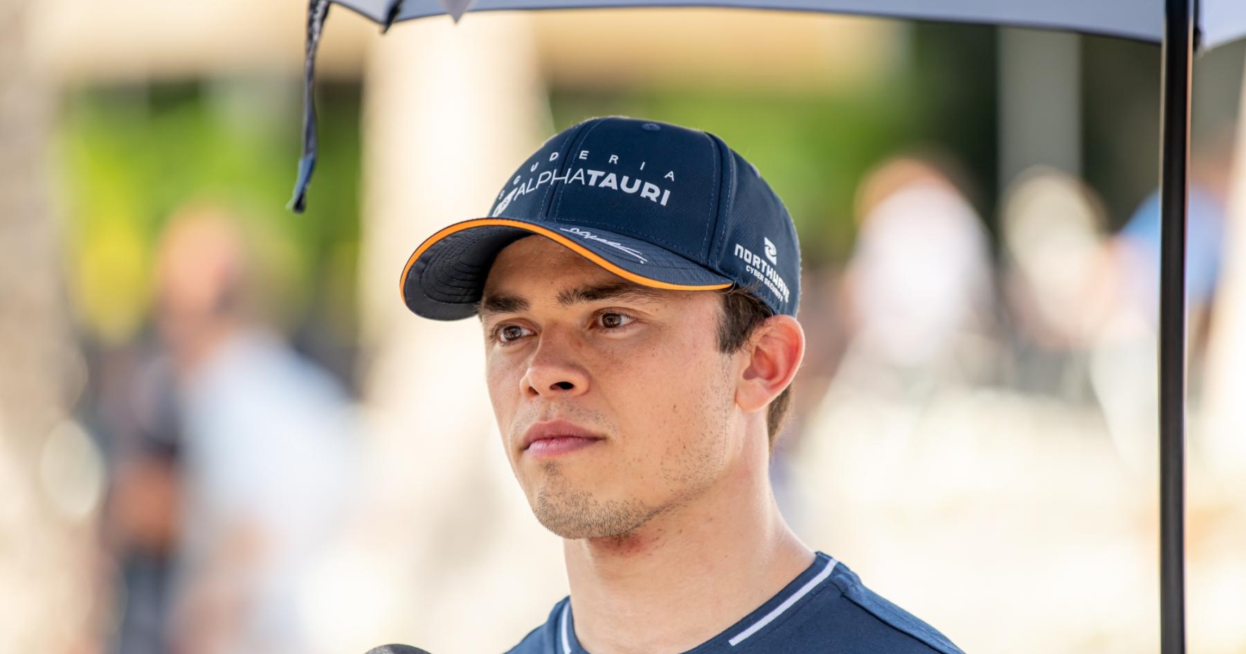 De twee mensen die De Vries altijd bijstaan: "Ik heb hen nu harder nodig dan ooit" | RacingNews365