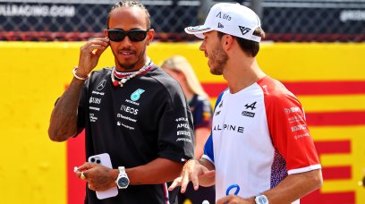 Hamilton verrast Verstappen tijdens eerste vrije training GP Singapore | RacingNews365