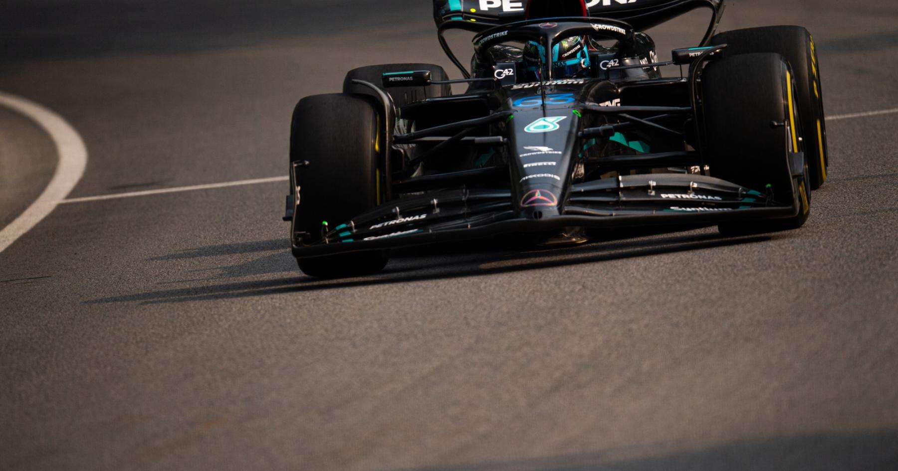 Russell podium hopes hit after early crash | RacingNews365