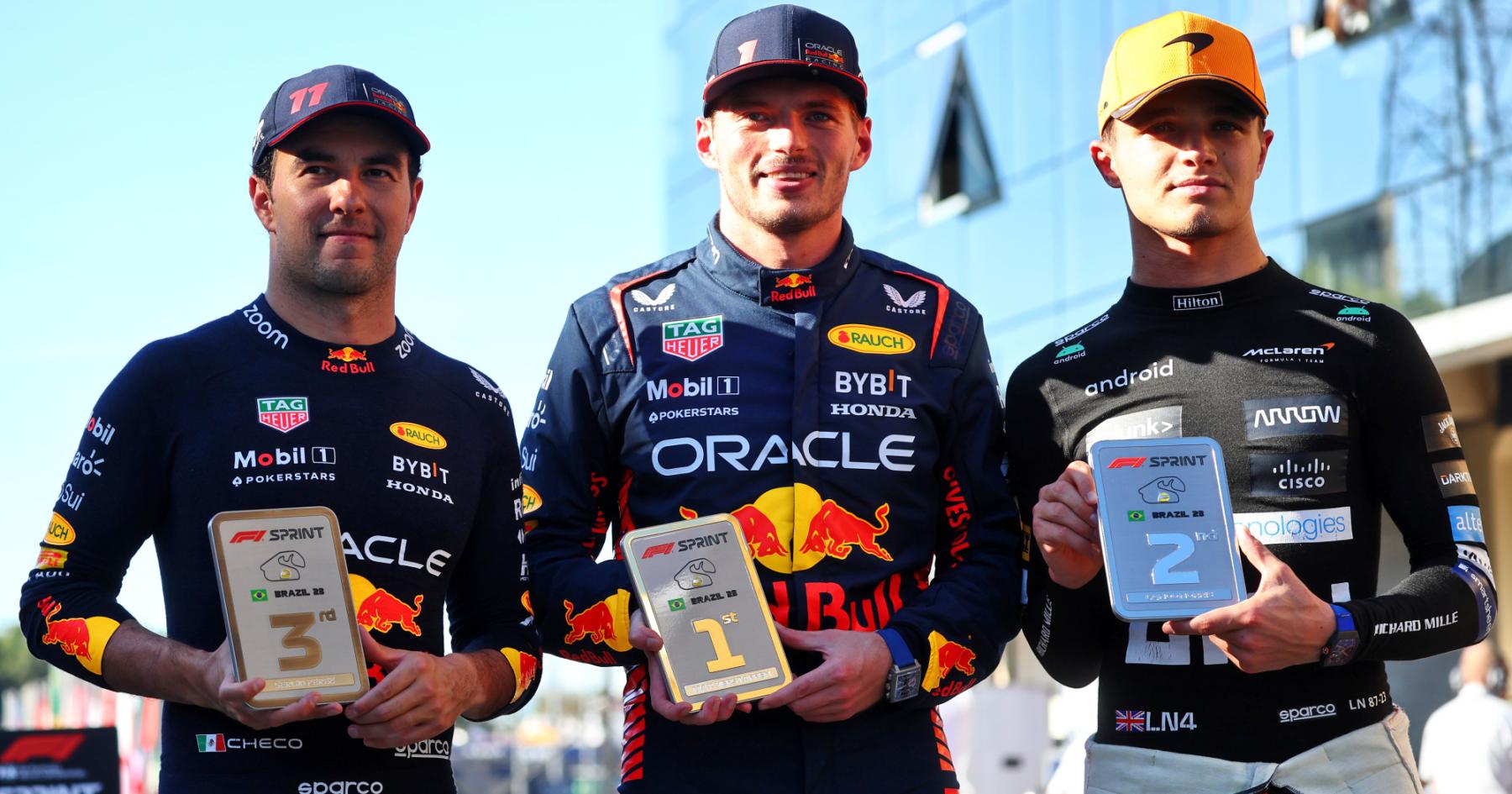 Verstappen op zijn dooie gemak naar de zege: "Ongelooflijk, Max reed ...