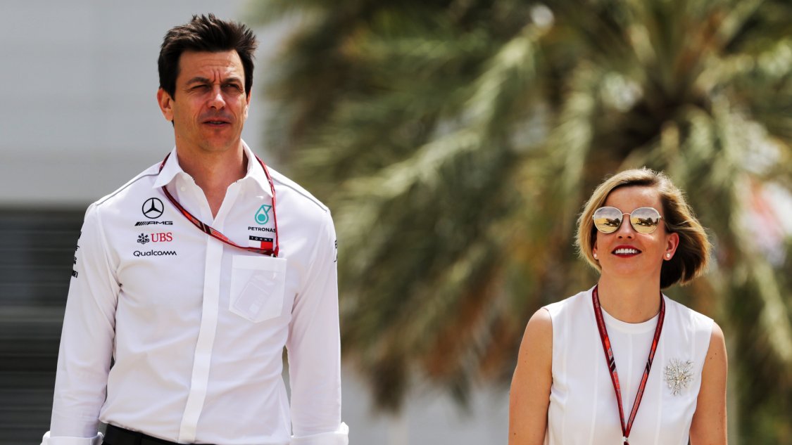 Mercedes en F1 verrast door onderzoek naar teambaas Wolff | RacingNews365