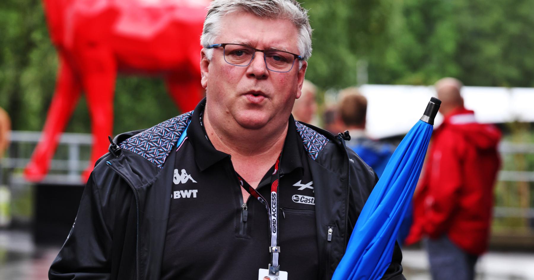 Ontslagen teambaas geeft waardeloos Alpine een trap na | RacingNews365