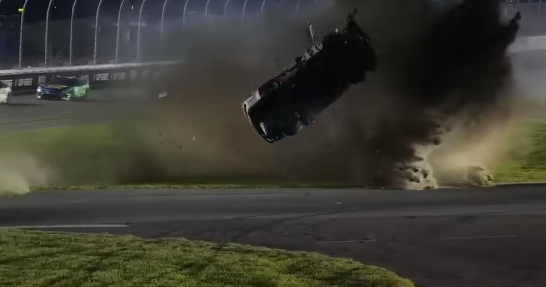 Video: Monstercrash verandert NASCAR-bolide in hoop schroot | RacingNews365