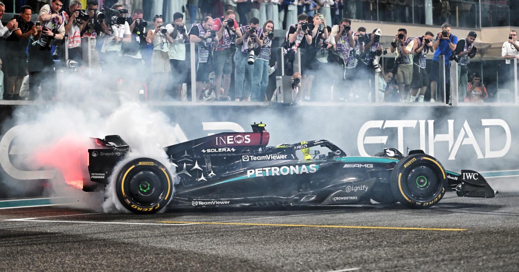 Mercedes opent deur voor terugkeer Hamilton | RacingNews365 Mercedes opent deur voor terugkeer Hamilton | RacingNews365