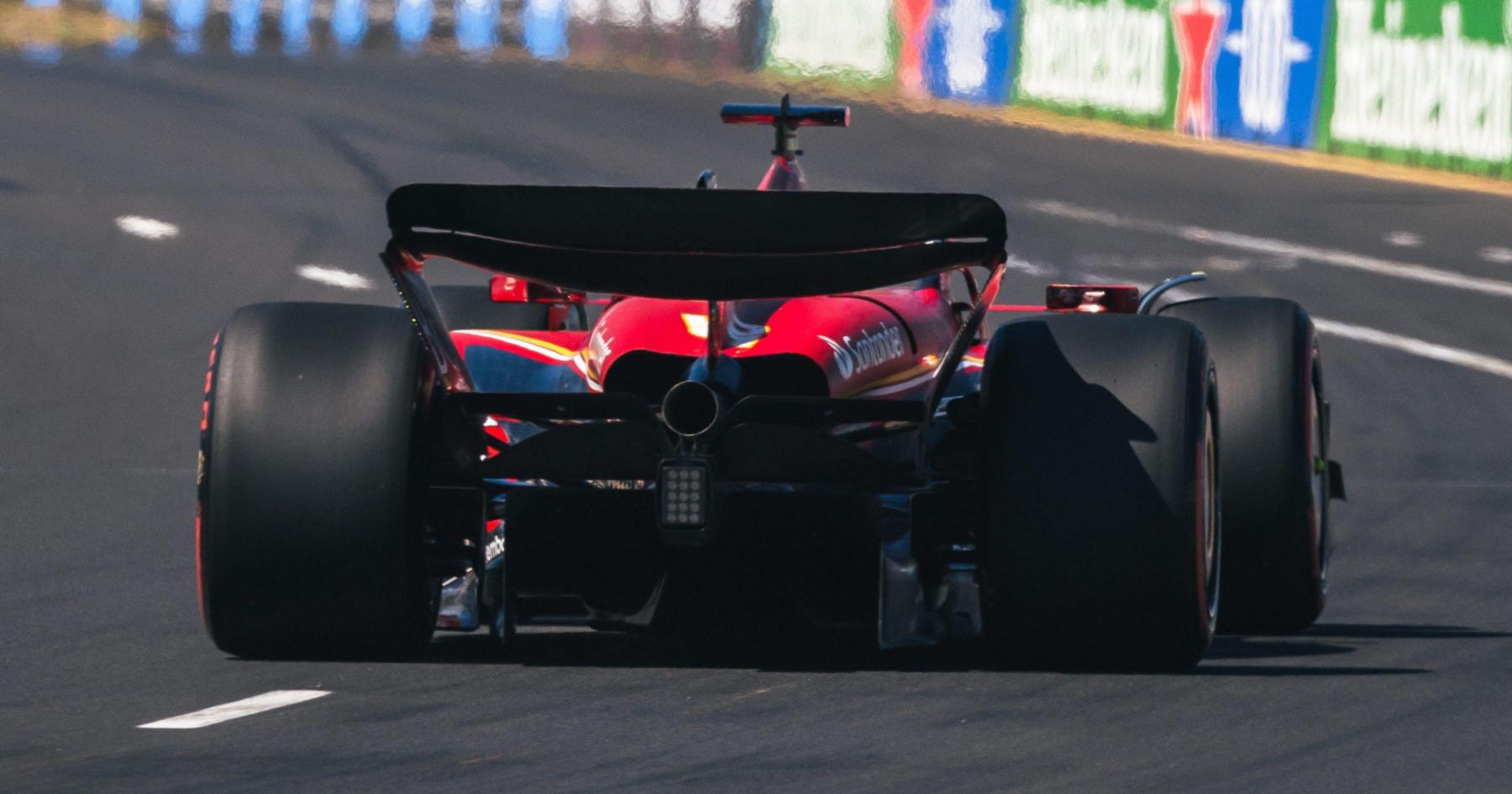 Leclerc doet opvallende onthulling over Ferrari-transfer Hamilton | RacingNews365