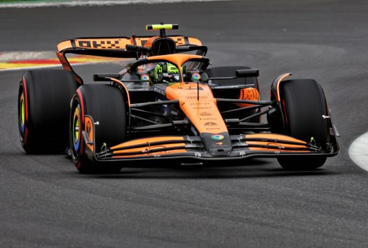 Verstappen speelt met concurrentie: "Als hij wil, pakt hij drie of vier tienden" | RacingNews365