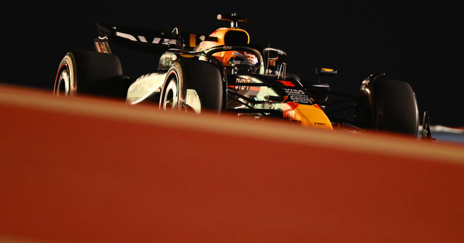 WK-stand na GP Bahrein: Verstappen neemt meteen het heft in handen ...