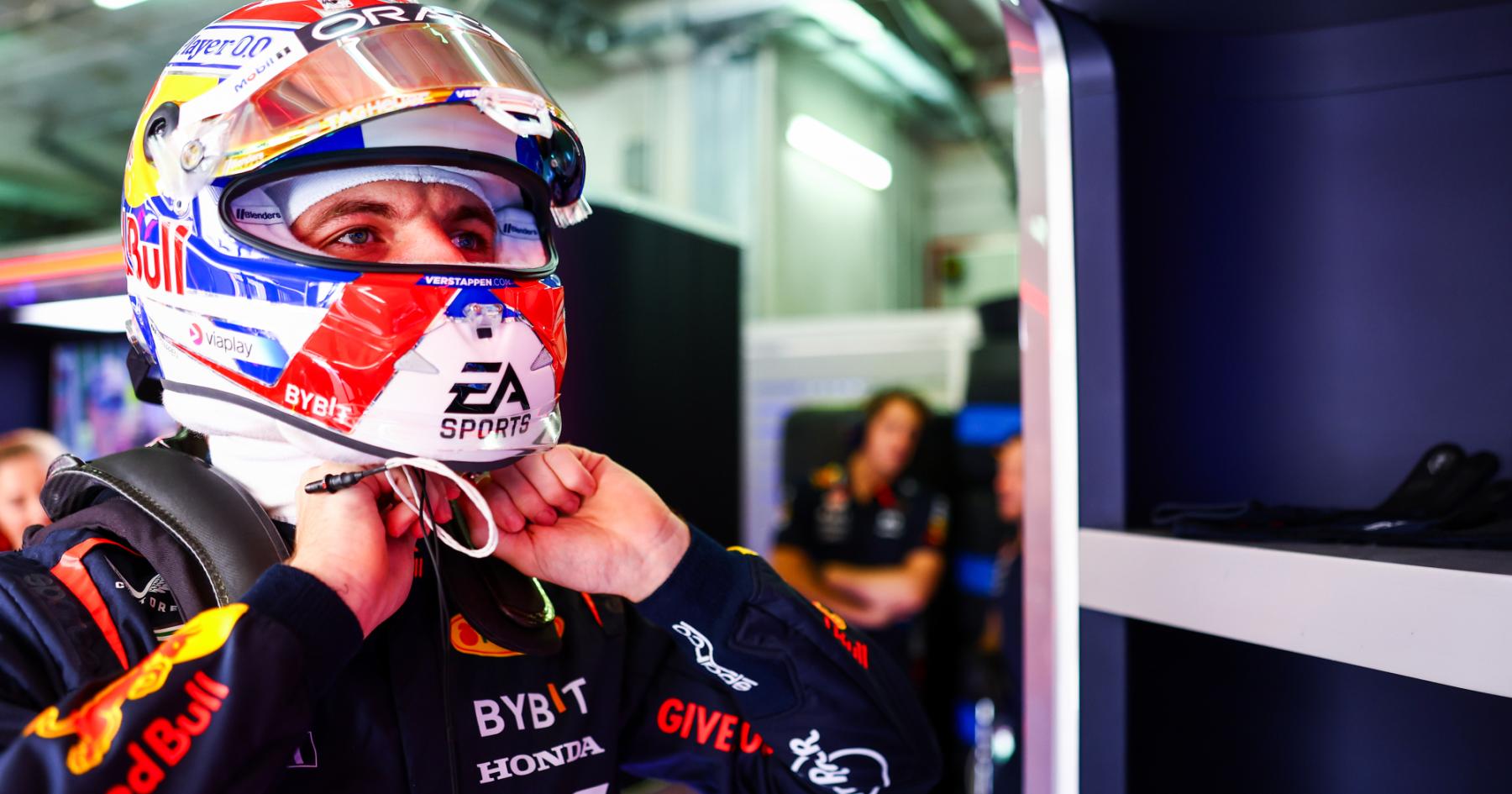 Video: Verstappen uit frustraties op hinderende Hamilton | RacingNews365