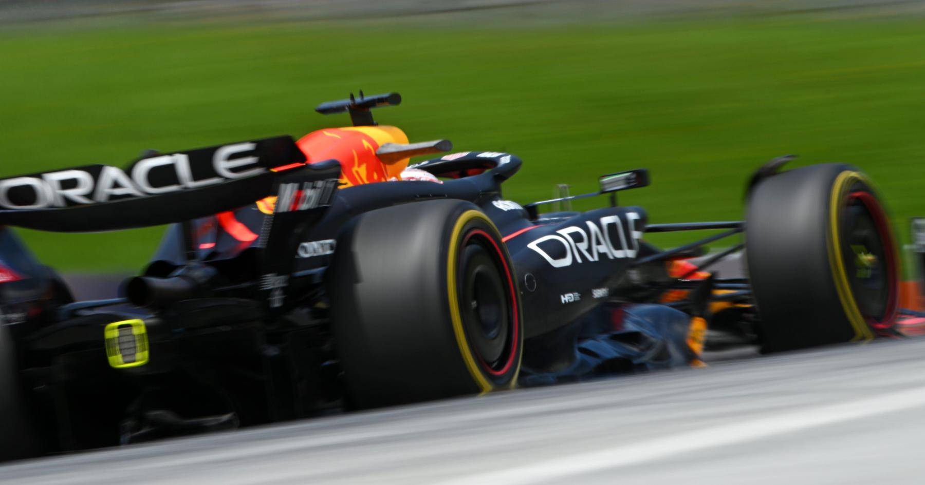 Verstappen deelt vanuit schier kansloze positie tik uit in Oostenrijk | RacingNews365