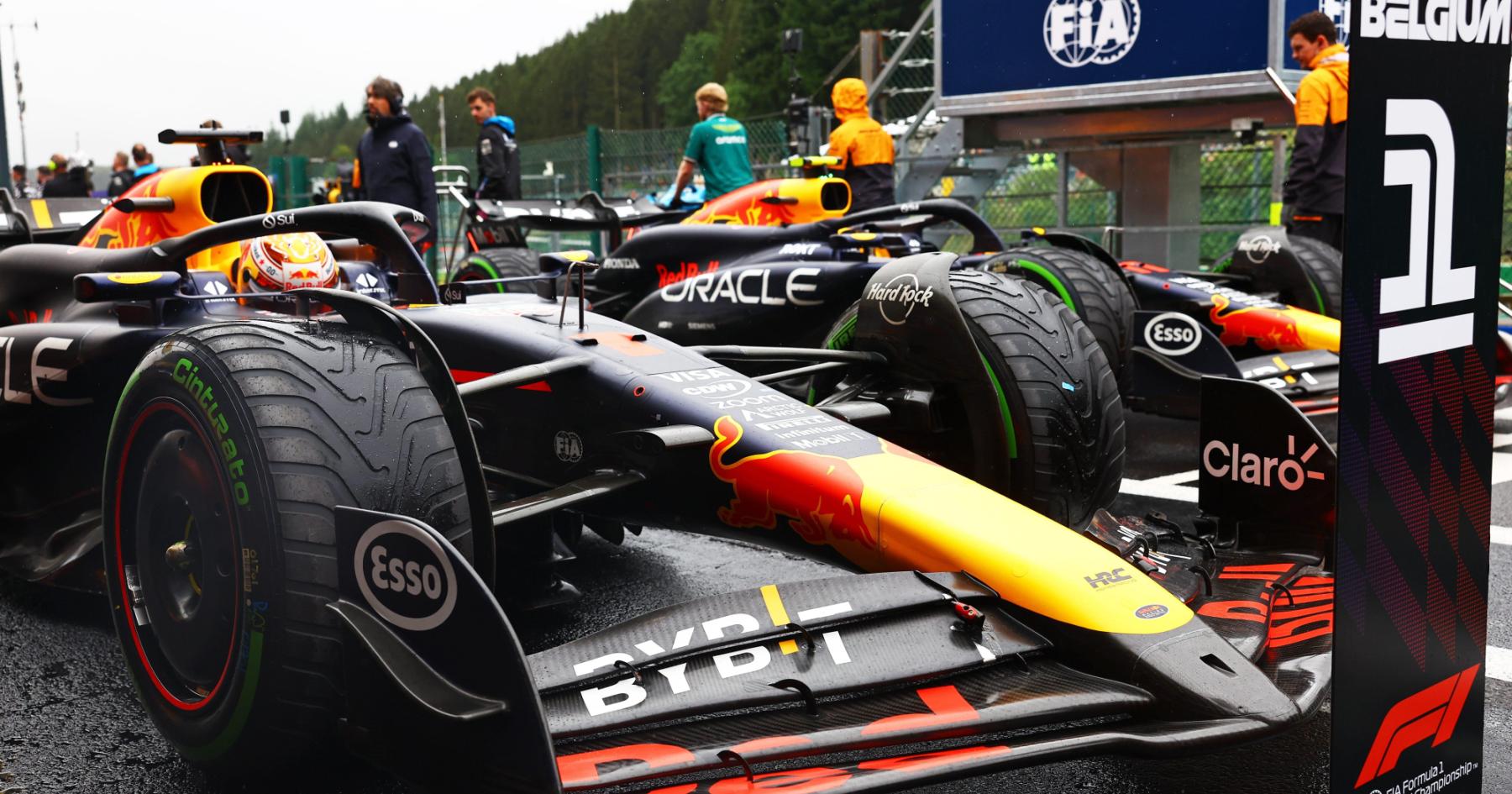 Hoe Verstappen McLaren schaakmat zette op kletsnat Spa | RacingNews365