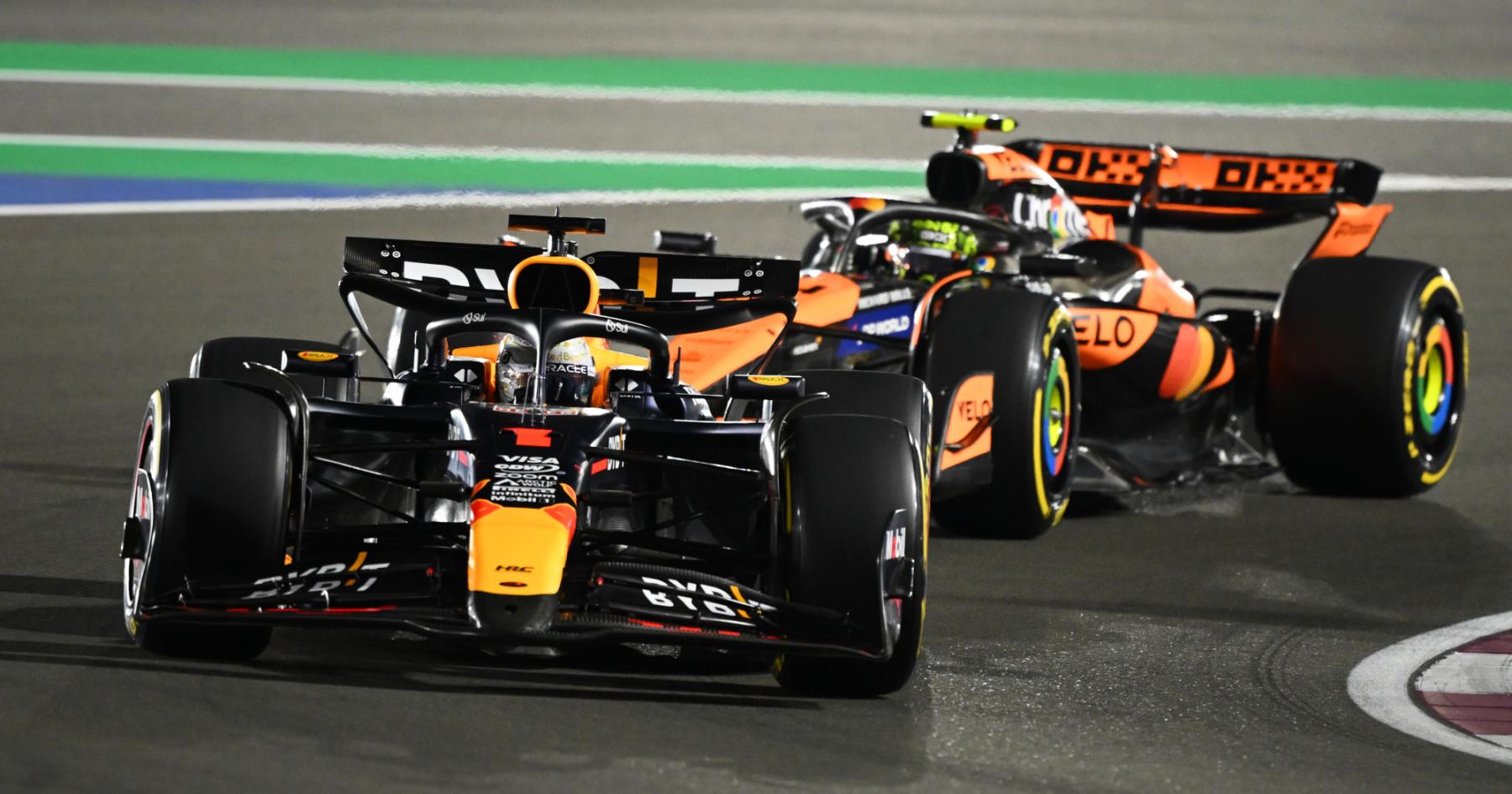 Red Bull legt uit hoe McLaren spectaculair langszij kon komen | RacingNews365