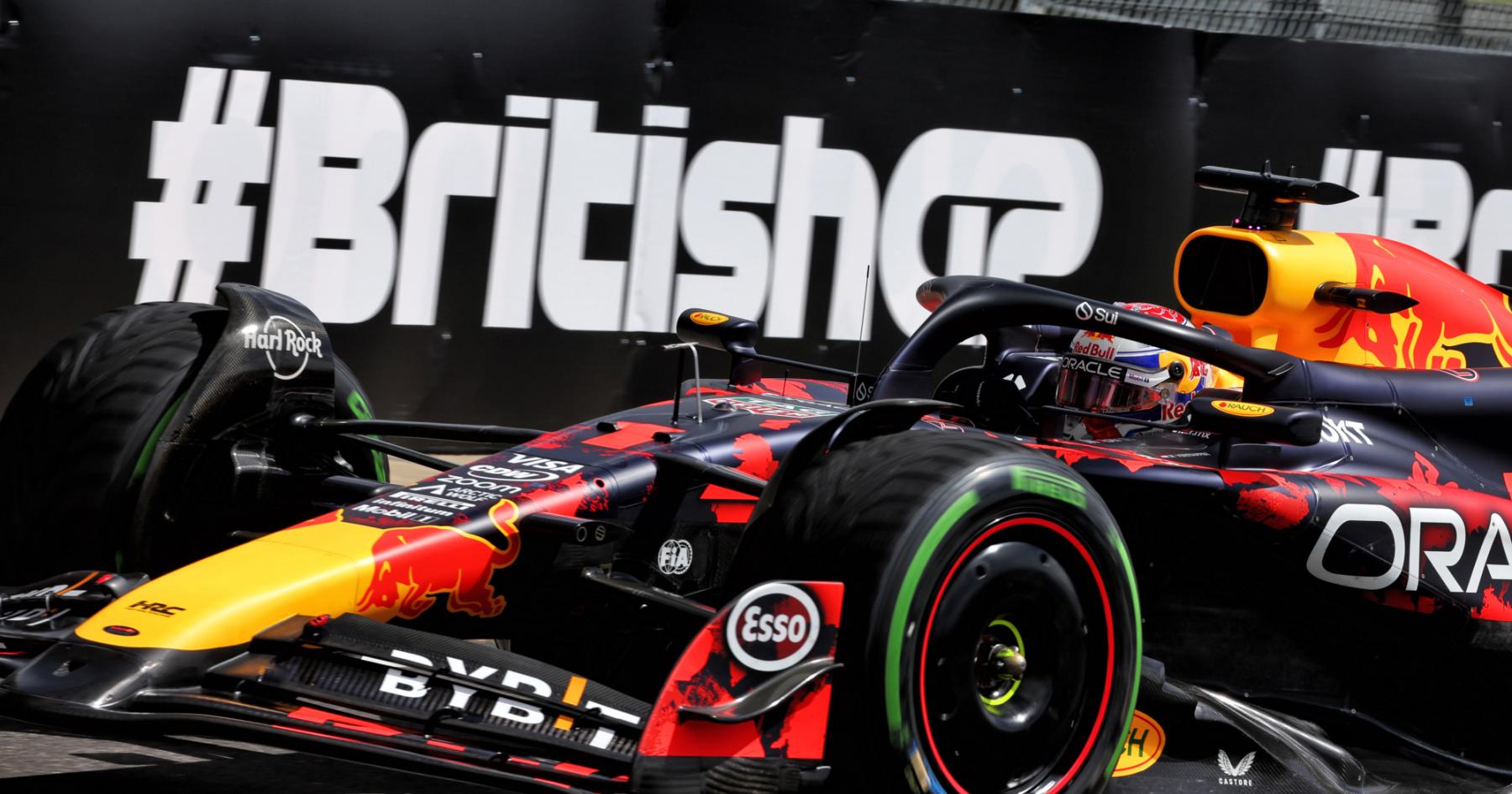 Video: Verstappen loopt schade op met uitstapje in het grind | RacingNews365