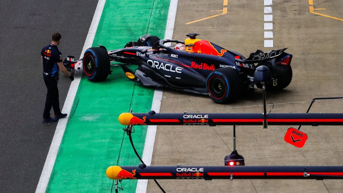 Video: Red Bull toont nieuwe RB20 Verstappen in vol ornaat op het circuit | RacingNews365