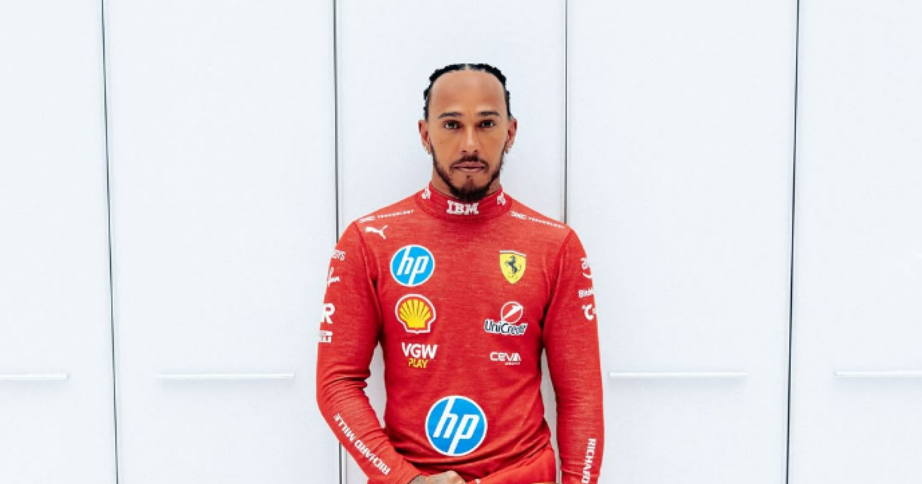 Hamilton unveils stunning Ferrari F1 helmet | RacingNews365