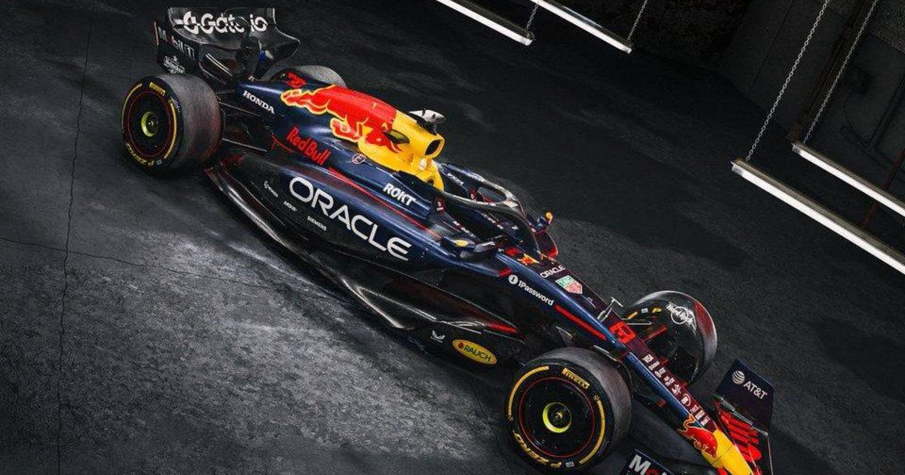 RB21 | De Red Bull F1-auto van Max Verstappen in 2025 | RacingNews365