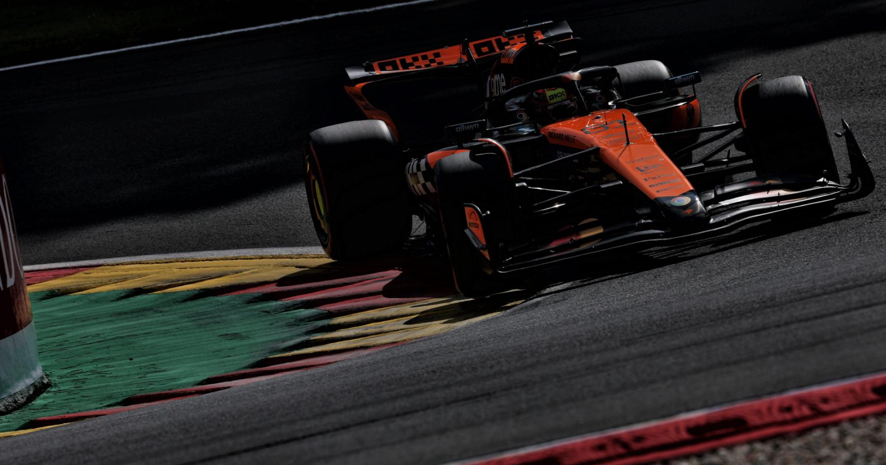 Piastri verliest, maar stelt Verstappen als voorbeeld: "Daar mikte ik op" | RacingNews365