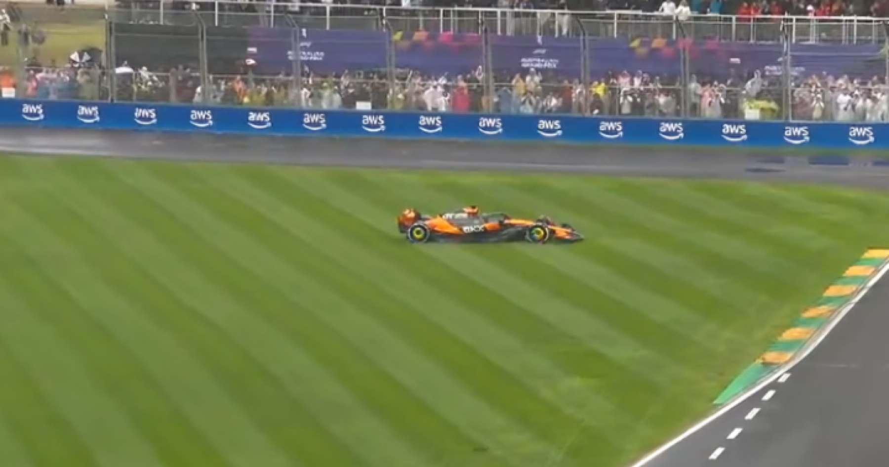 Heavy rain mayhem causes Piastri Australian GP heartbreak | RacingNews365