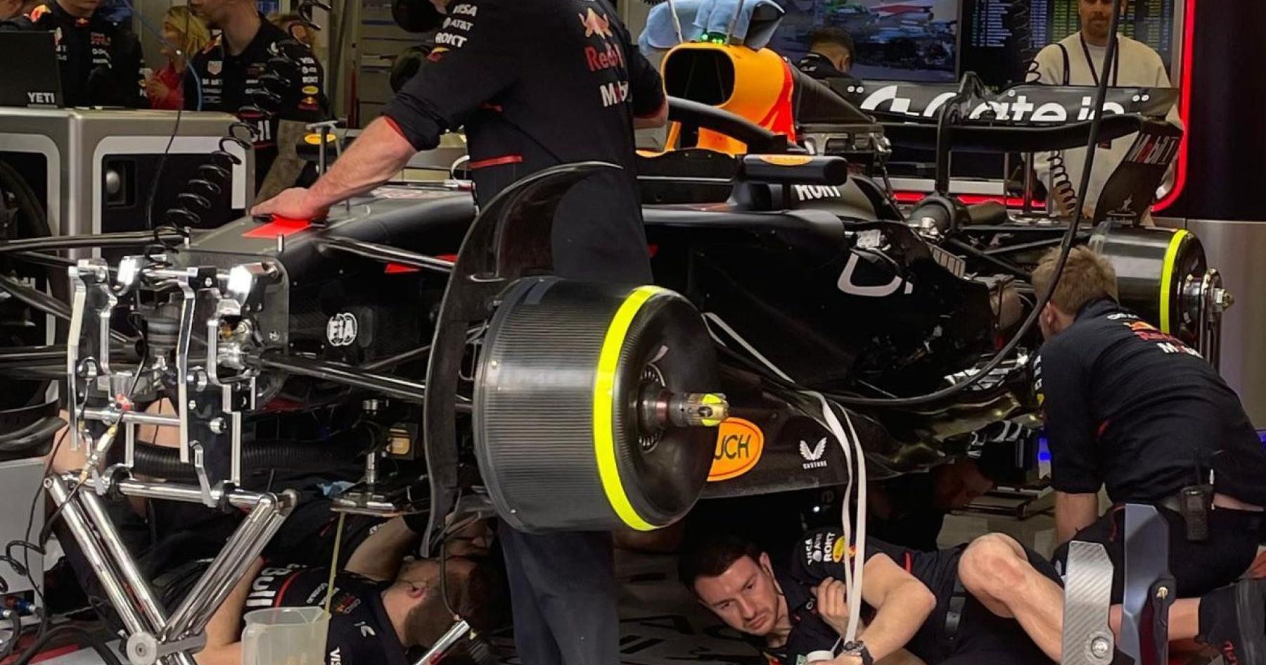 Verstappen verliest kostbare tijd door mysterieuze problemen | RacingNews365