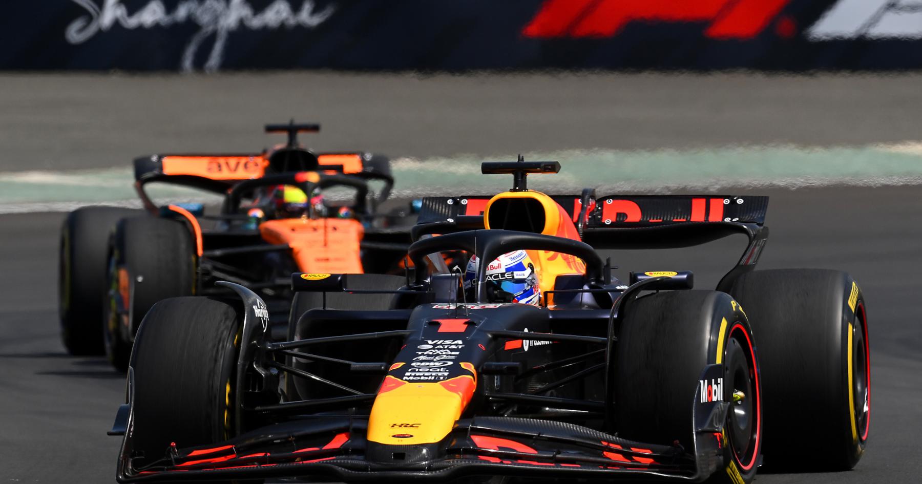 Vertwijfelde Verstappen legt vinger op zere Red Bull-plek | RacingNews365