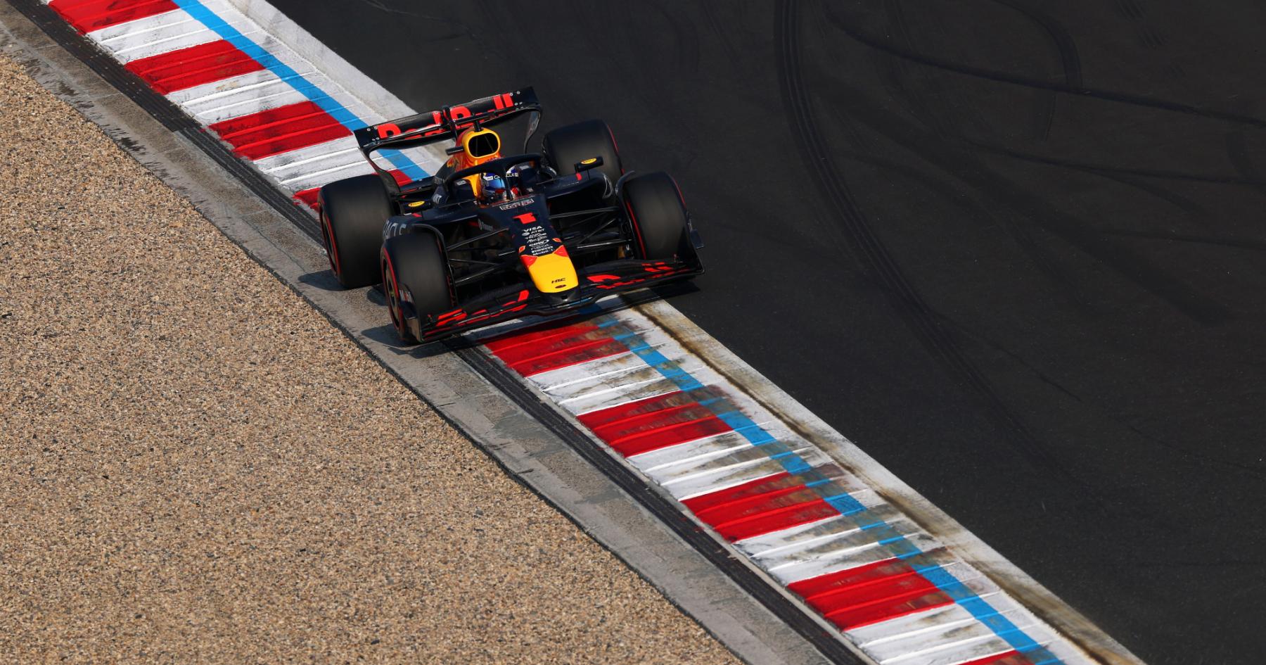 Horner openbaart 'routeboek' voor upgrades auto Verstappen | RacingNews365