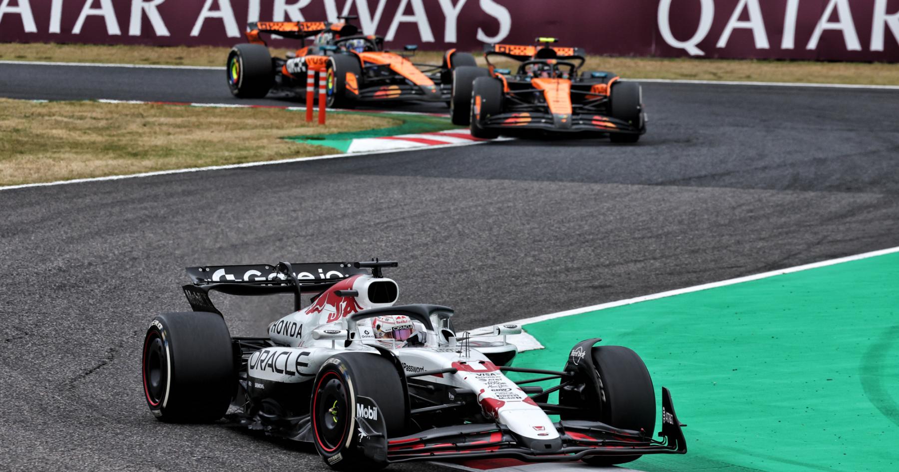 Marko grijnst om McLaren in strijd met Verstappen | RacingNews365