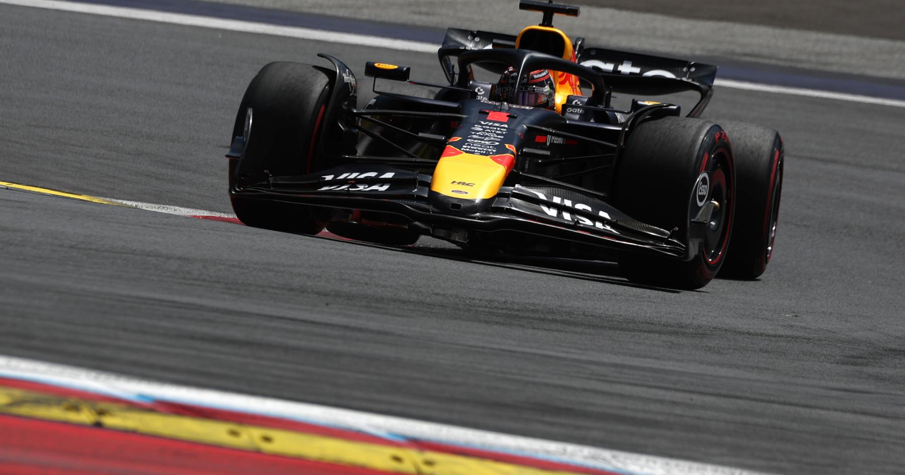 Brundle: 'Mercedes slaat dubbelslag met Verstappen' | RacingNews365