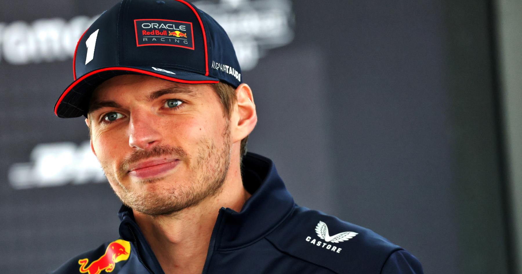 Verstappen houdt kaken stijf op elkaar over veelbesproken regelwijziging | RacingNews365