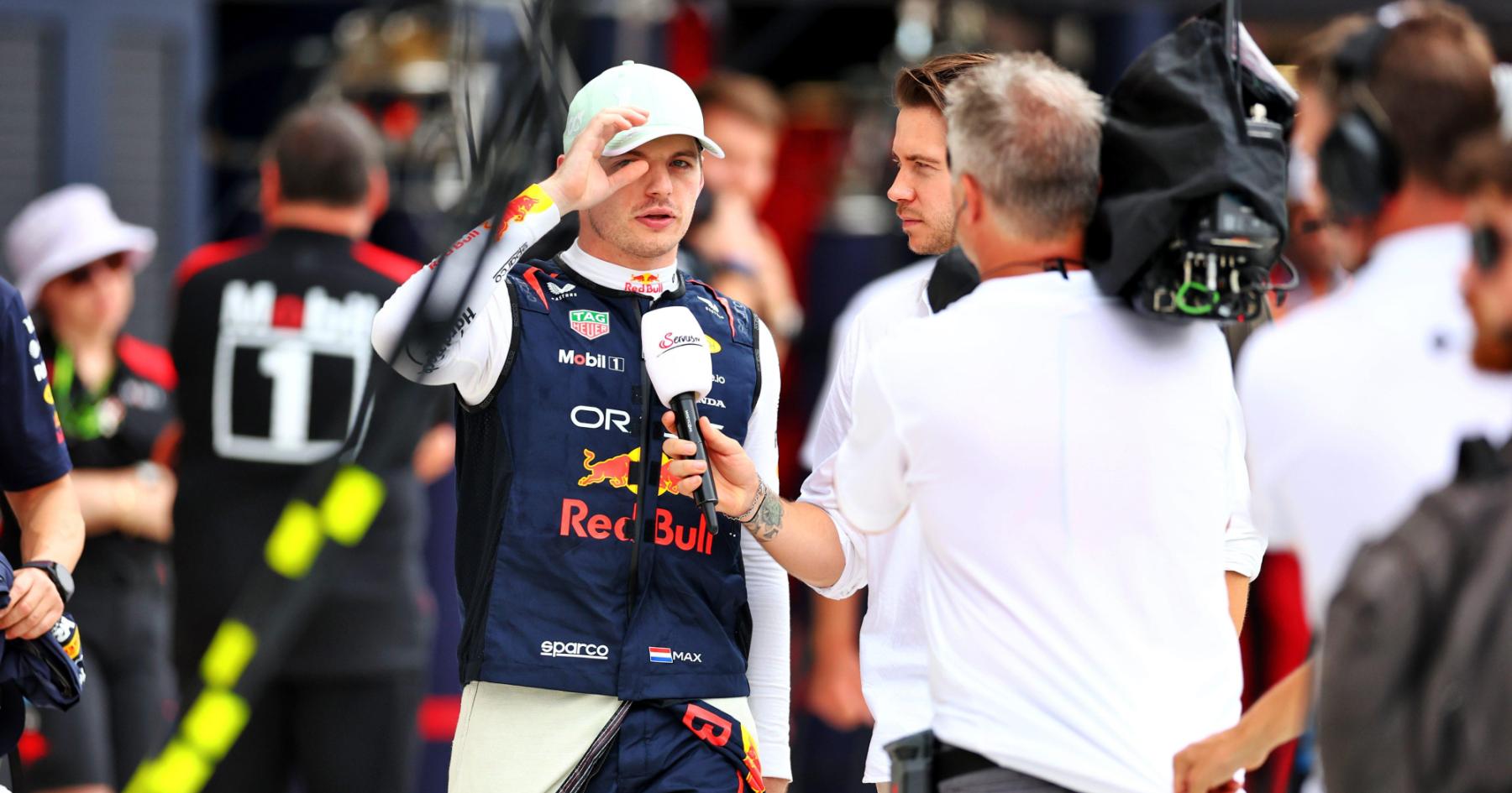 Verstappen reageert bits op vraag Sky Sports: "Waarom, is dat een probleem?" | RacingNews365