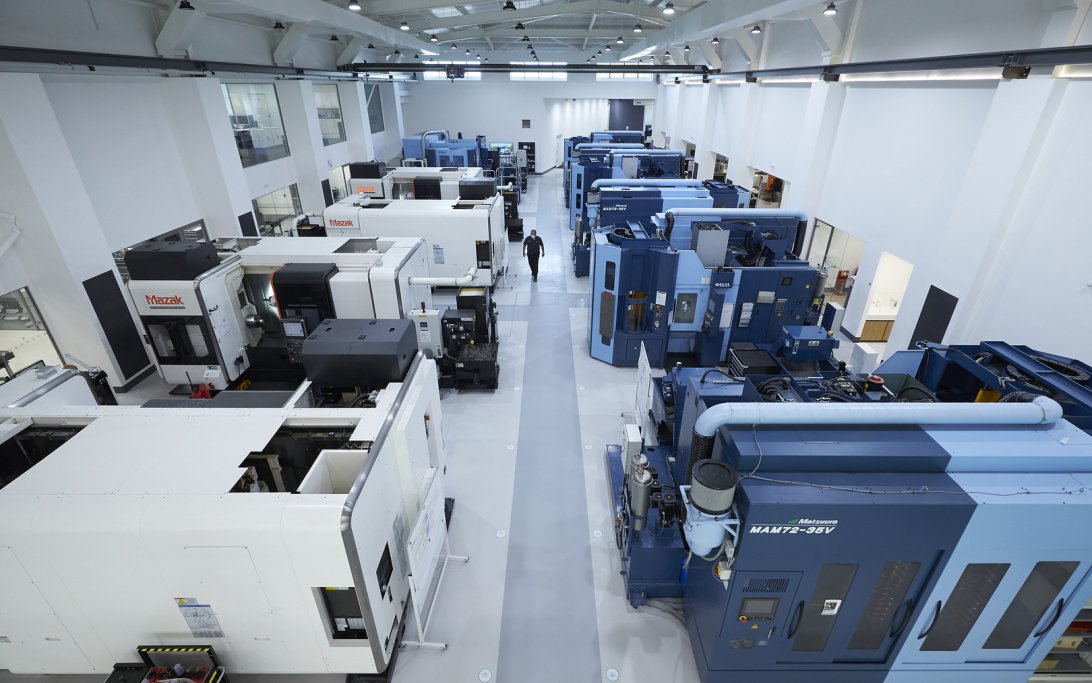 Video: Drone Tour of the Mercedes F1 Factory | RacingNews365