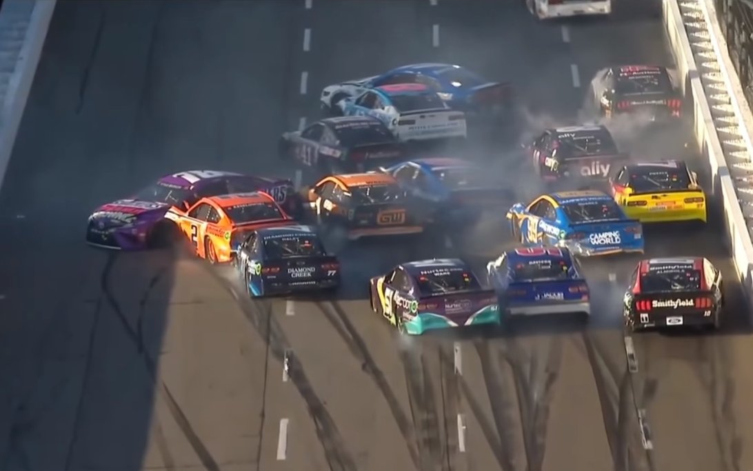 Video: Huge NASCAR pile-up at Martinsville | RacingNews365