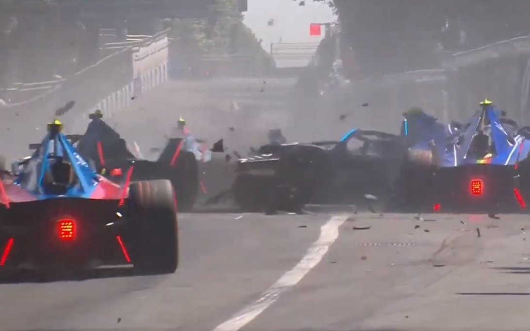 Drivers escape serious injury after scary Formula E crash | RacingNews365