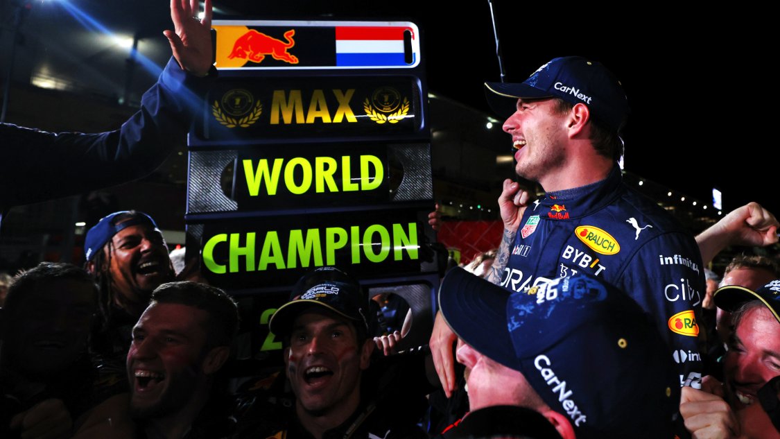 Wordt Verstappen ook dit jaar op ongebruikelijke wijze kampioen? | RacingNews365