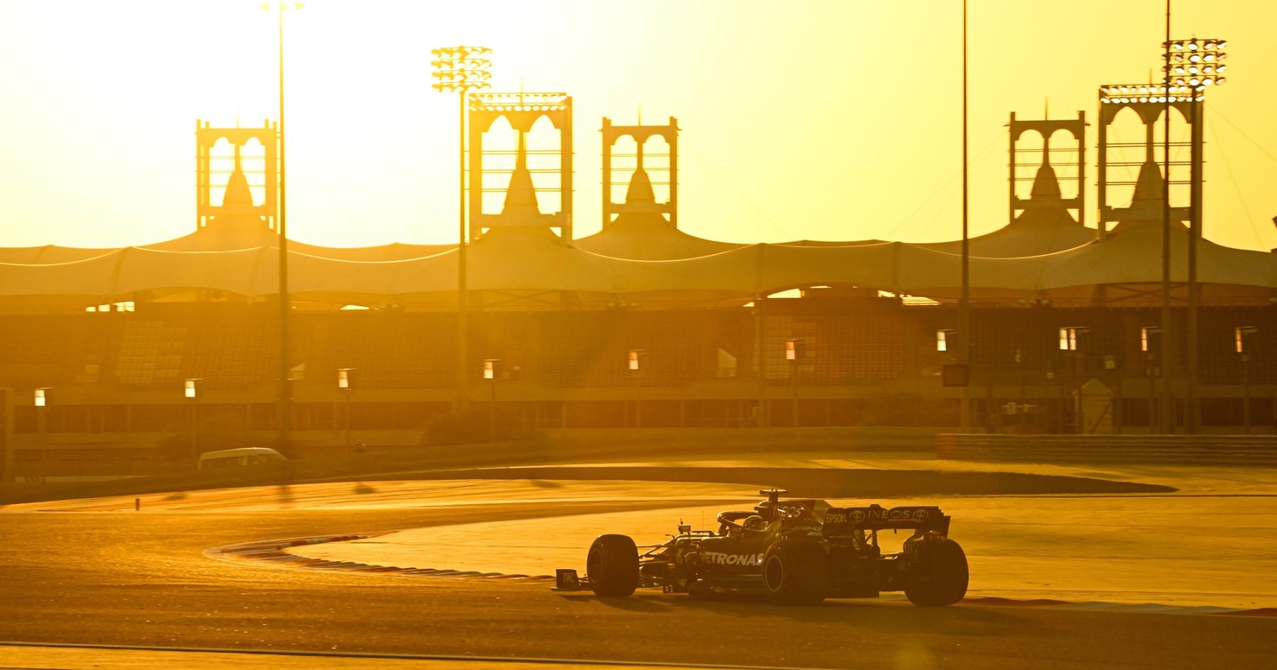 Video: Formule 1 schiet te hulp bij de extreme hitte | RacingNews365