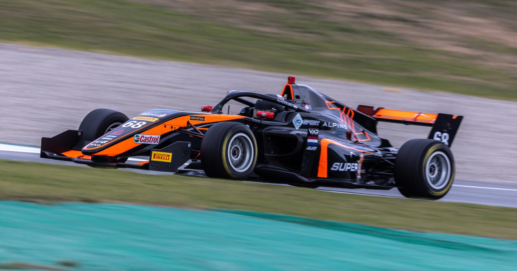 Alonso neemt Nederlands talent onder zijn hoede | RacingNews365