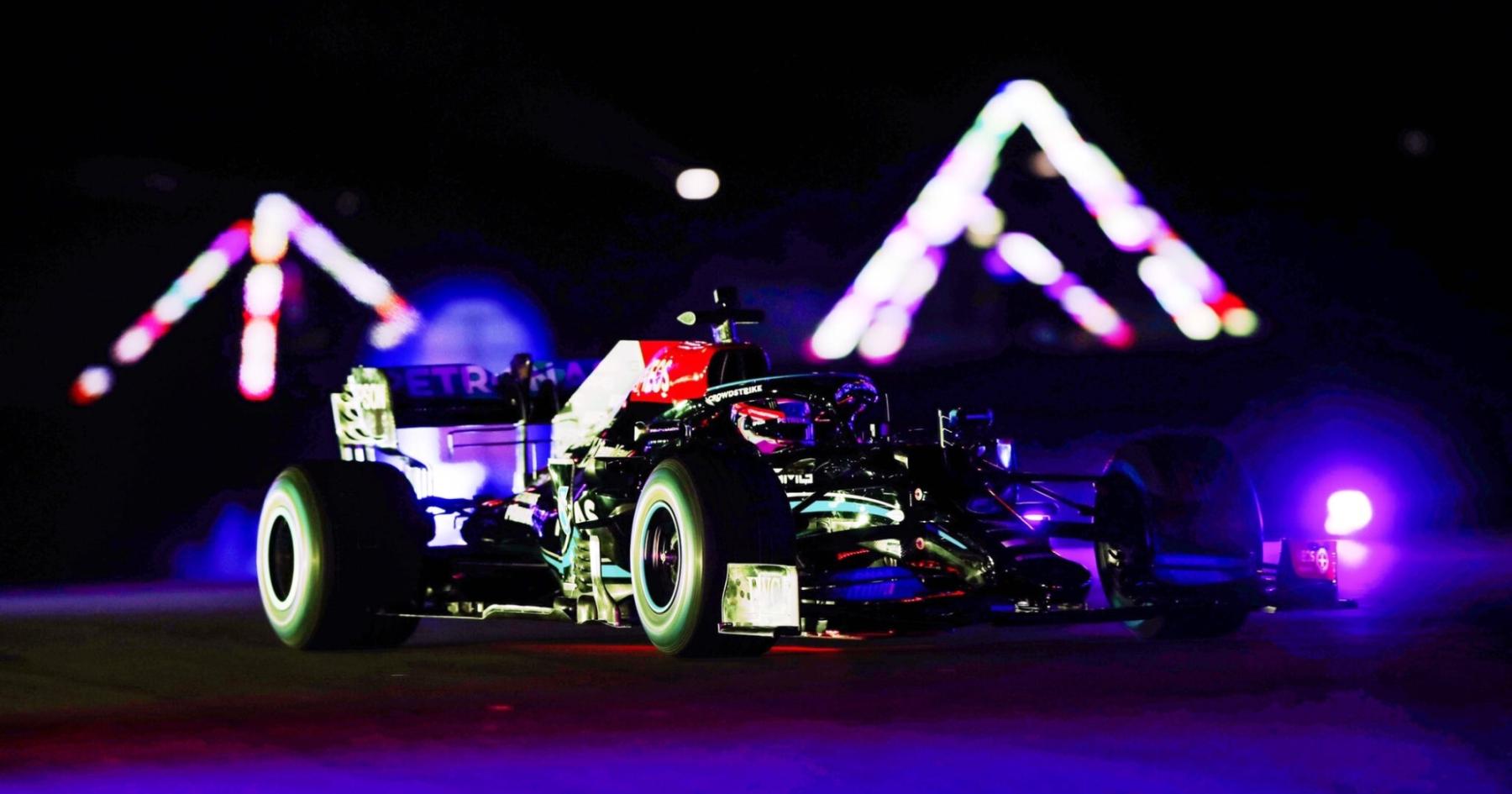Video: Watch an F1 car take on Silverstone at night! | RacingNews365