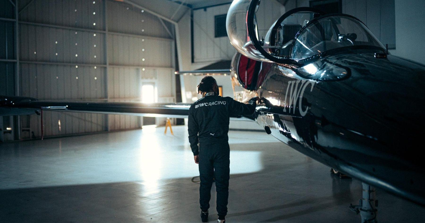 WATCH: POV of Hamilton racing a fighter jet | RacingNews365