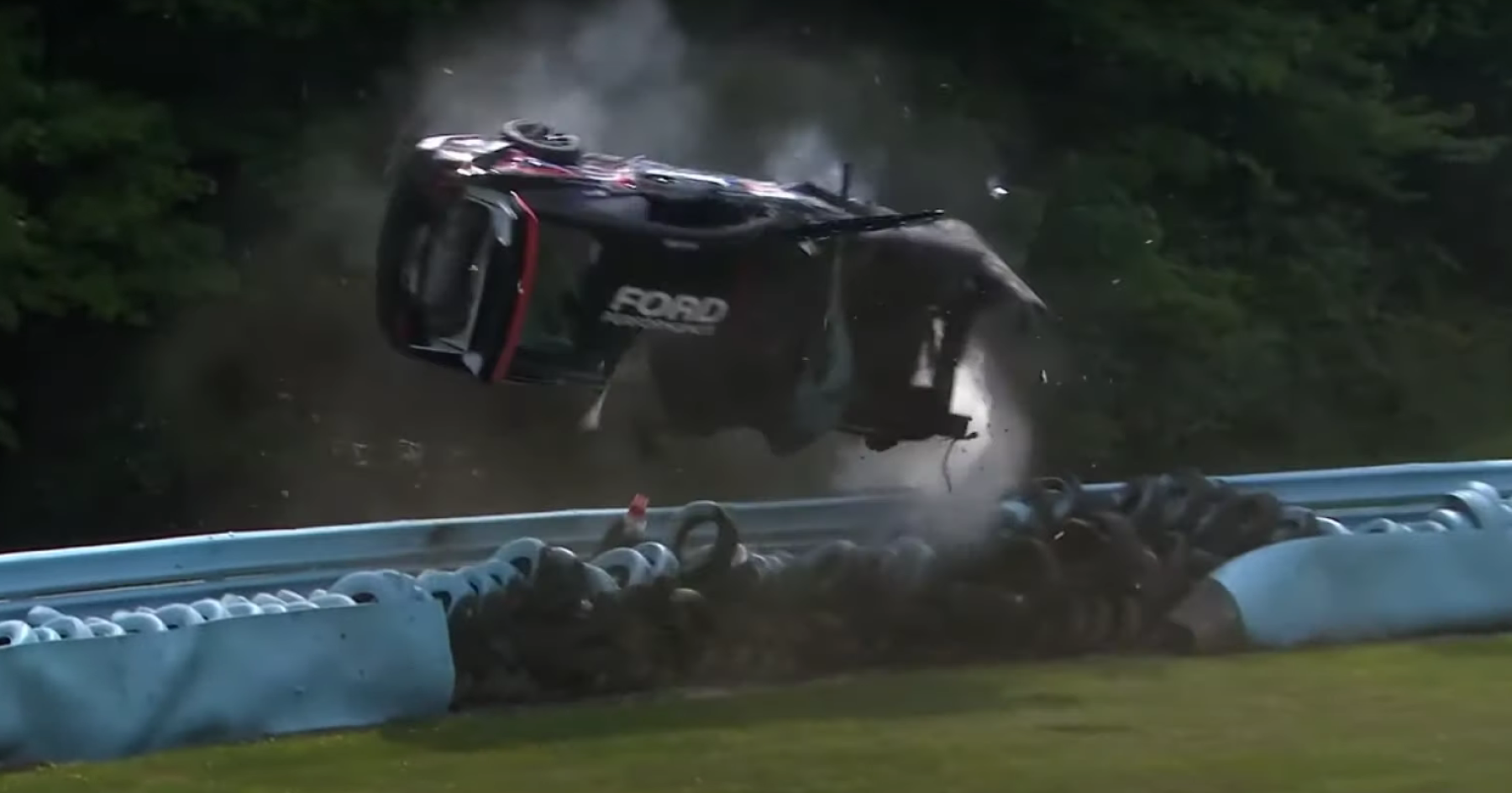 Video: enorme crash voor 18-jarige IMSA-coureur | RacingNews365