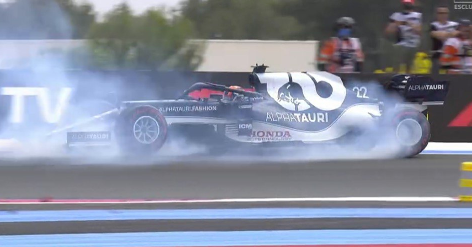 Video: Rode vlag na snelle crash Tsunoda tijdens kwalificatie ...