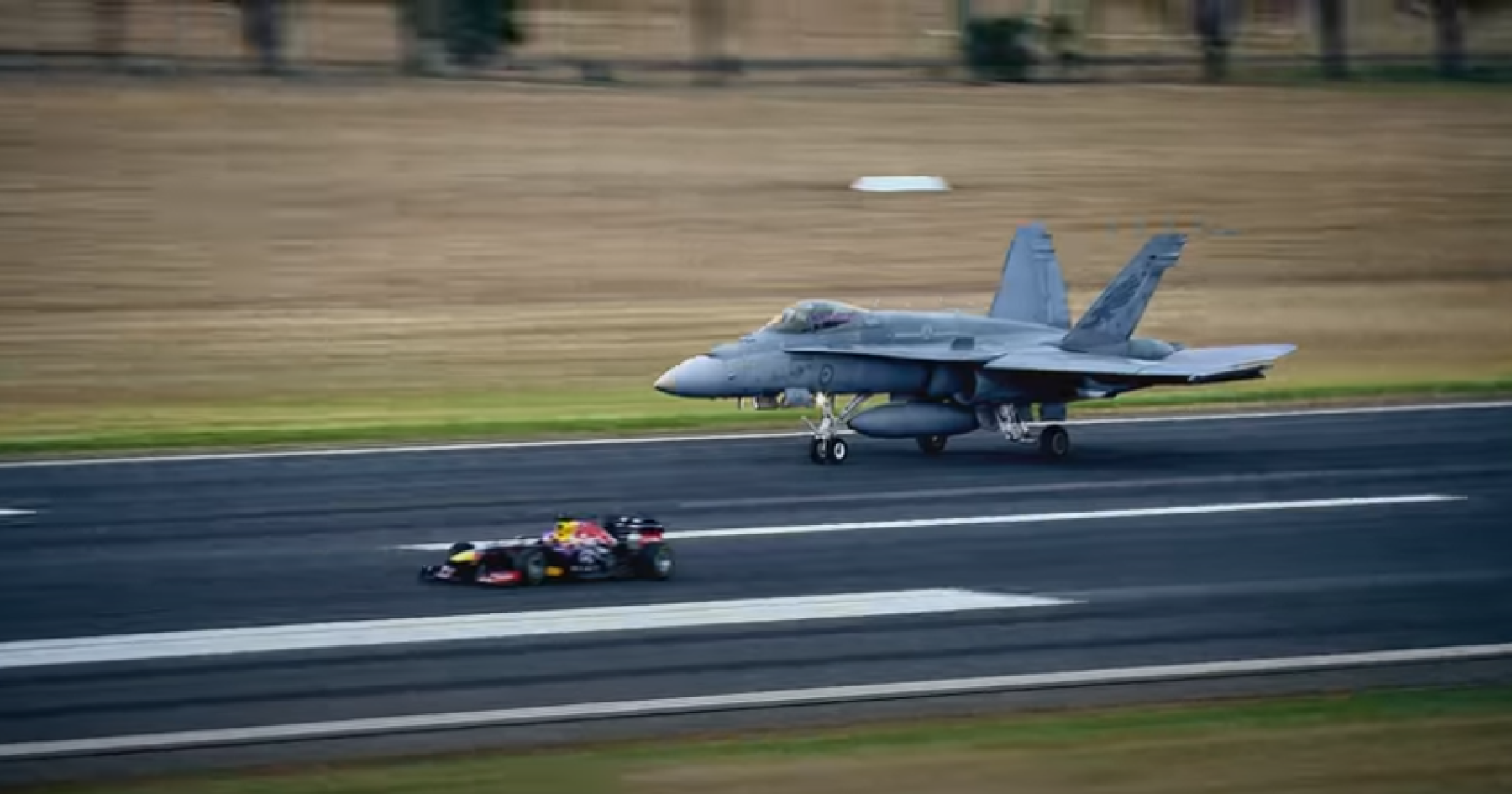 Video: Ricciardo tests himself against a fighter jet | RacingNews365
