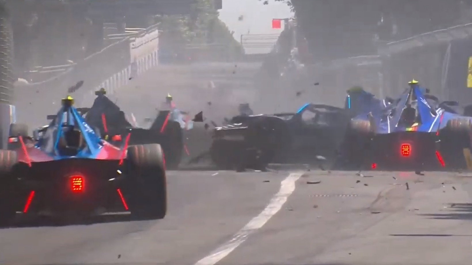 Drivers escape serious injury after scary Formula E crash | RacingNews365