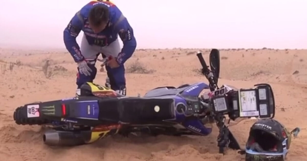 Video: Titelkandidaat hapt zand bij ongelukkige crash in Dakar Rally ...
