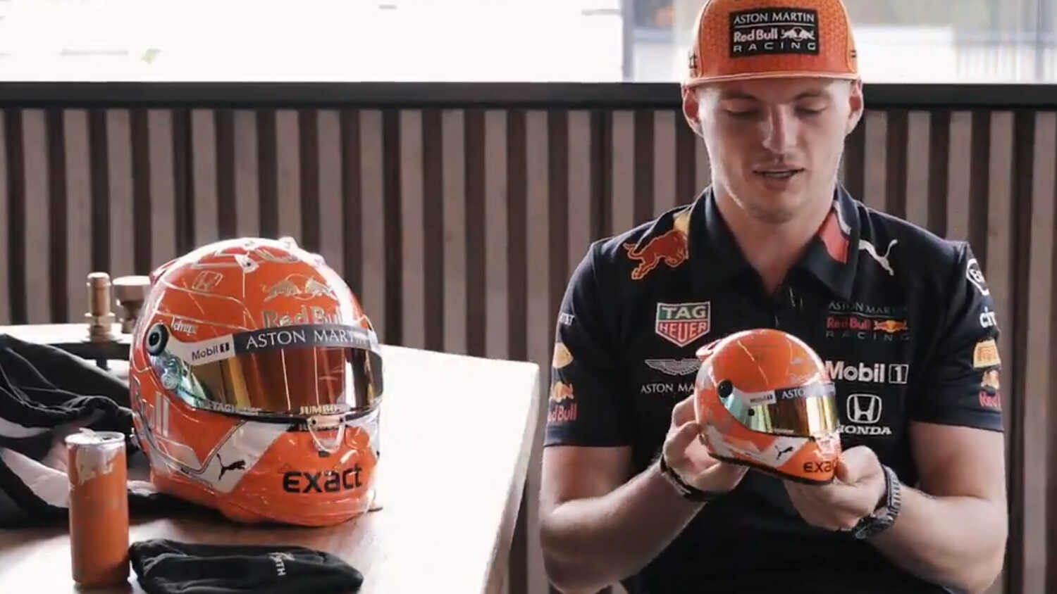 Max Verstappen presenteert speciale helm voor GP België | RacingNews365