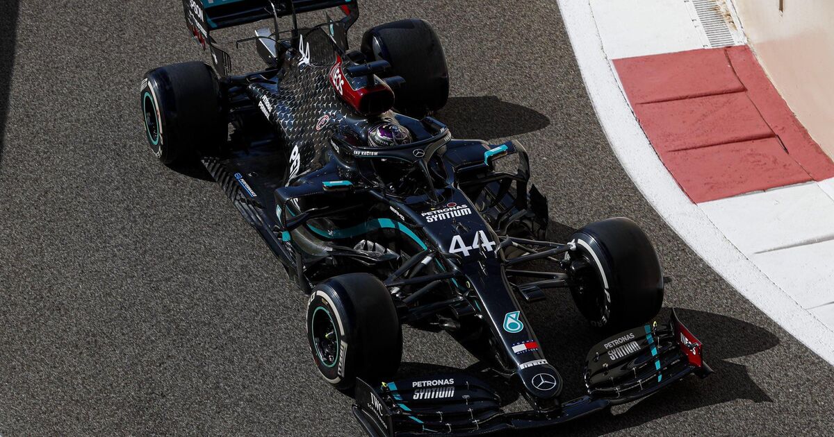 Hamilton kent 'rommelige' dag vol problemen in Abu Dhabi | RacingNews365
