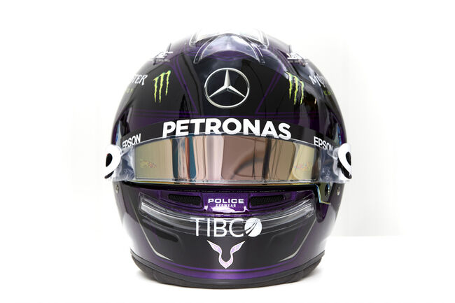 Hamilton toont nieuwe Black Lives Matter helm | RacingNews365